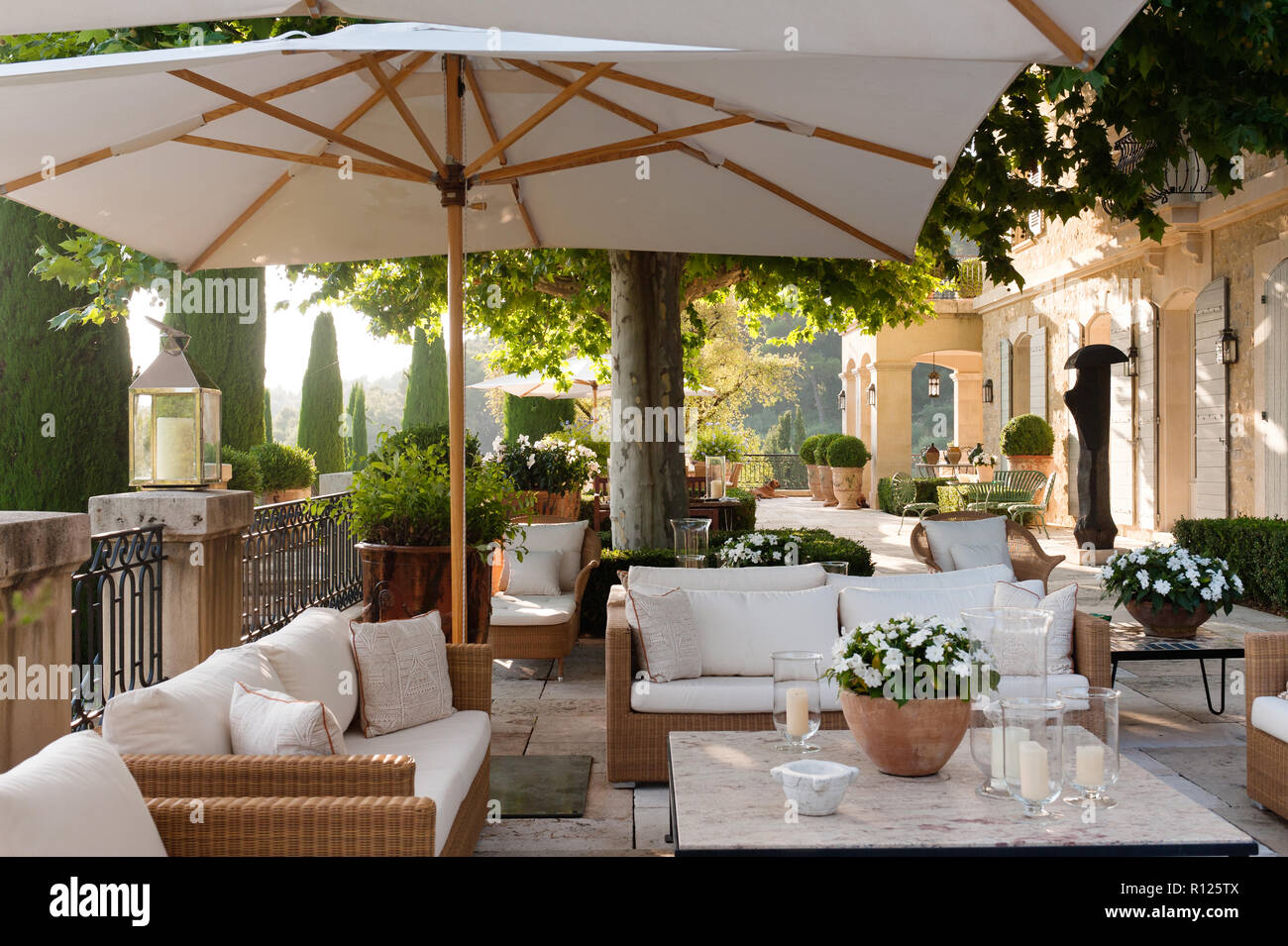 Sitting area on luxury patio Stock Photo - Alamy