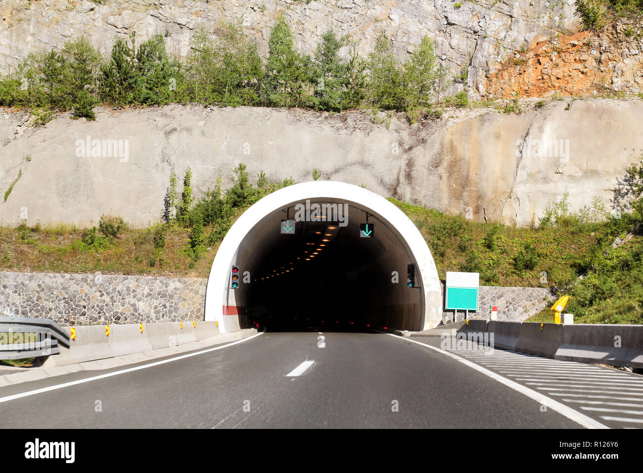Entrance road tunnel traffic signs hi-res stock photography and images ...