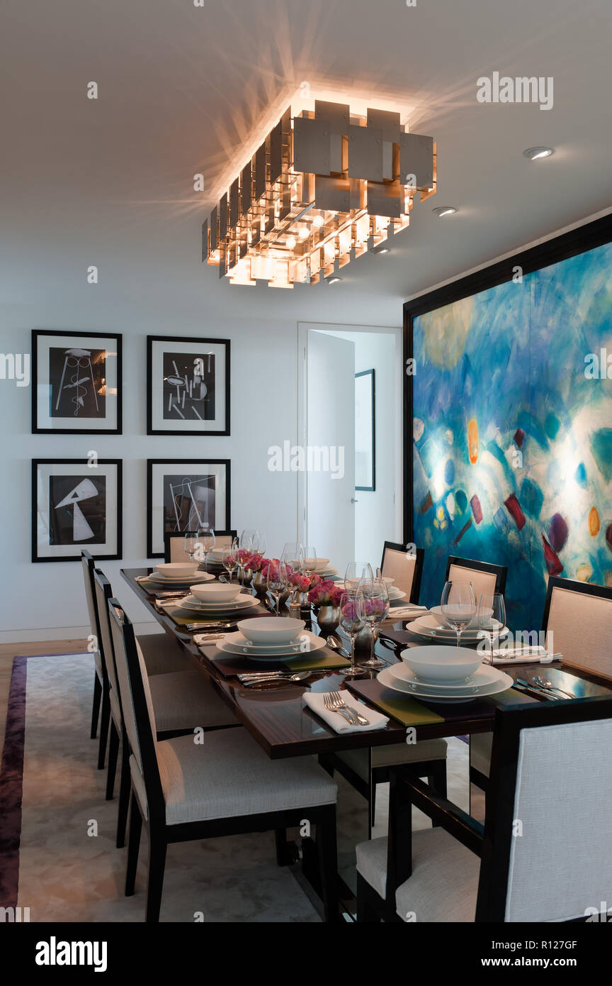 London dining room set table hi-res stock photography and images - Alamy