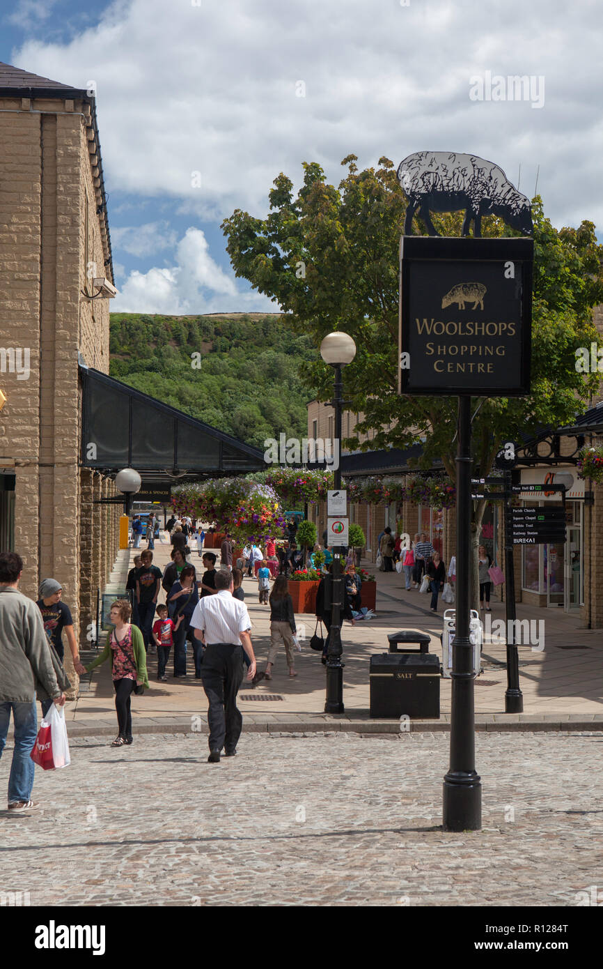 Woolshops shopping centre hi-res stock photography and images - Alamy