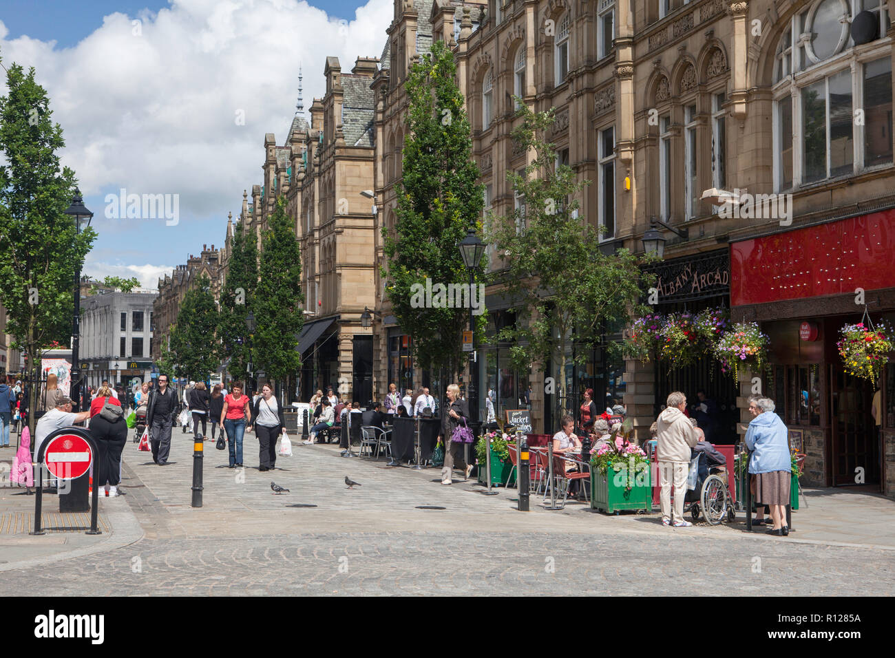 Halifax town centre shopping centre hi-res stock photography and images ...