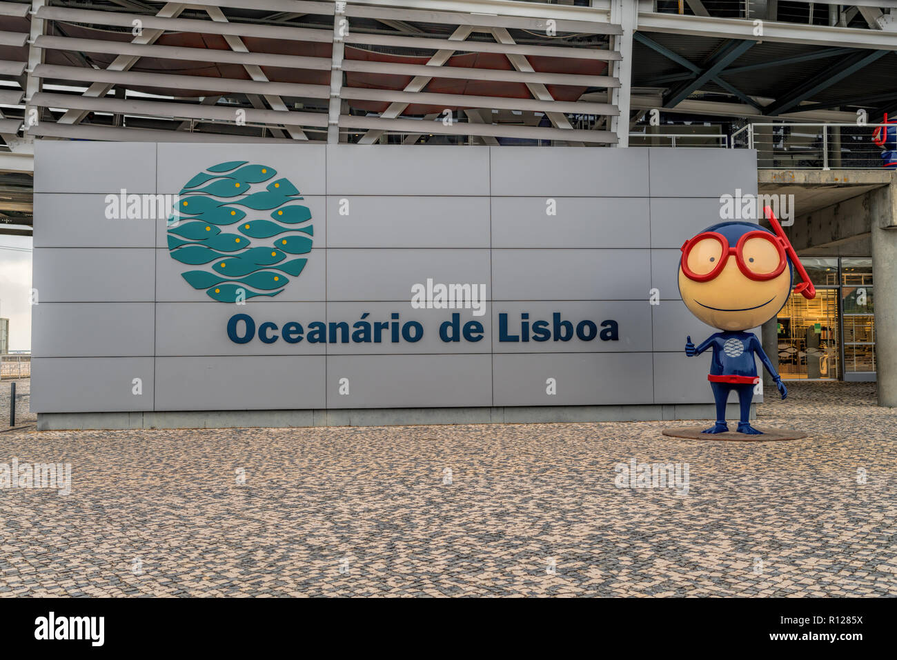 Lisbon oceanarium hi-res stock photography and images - Alamy