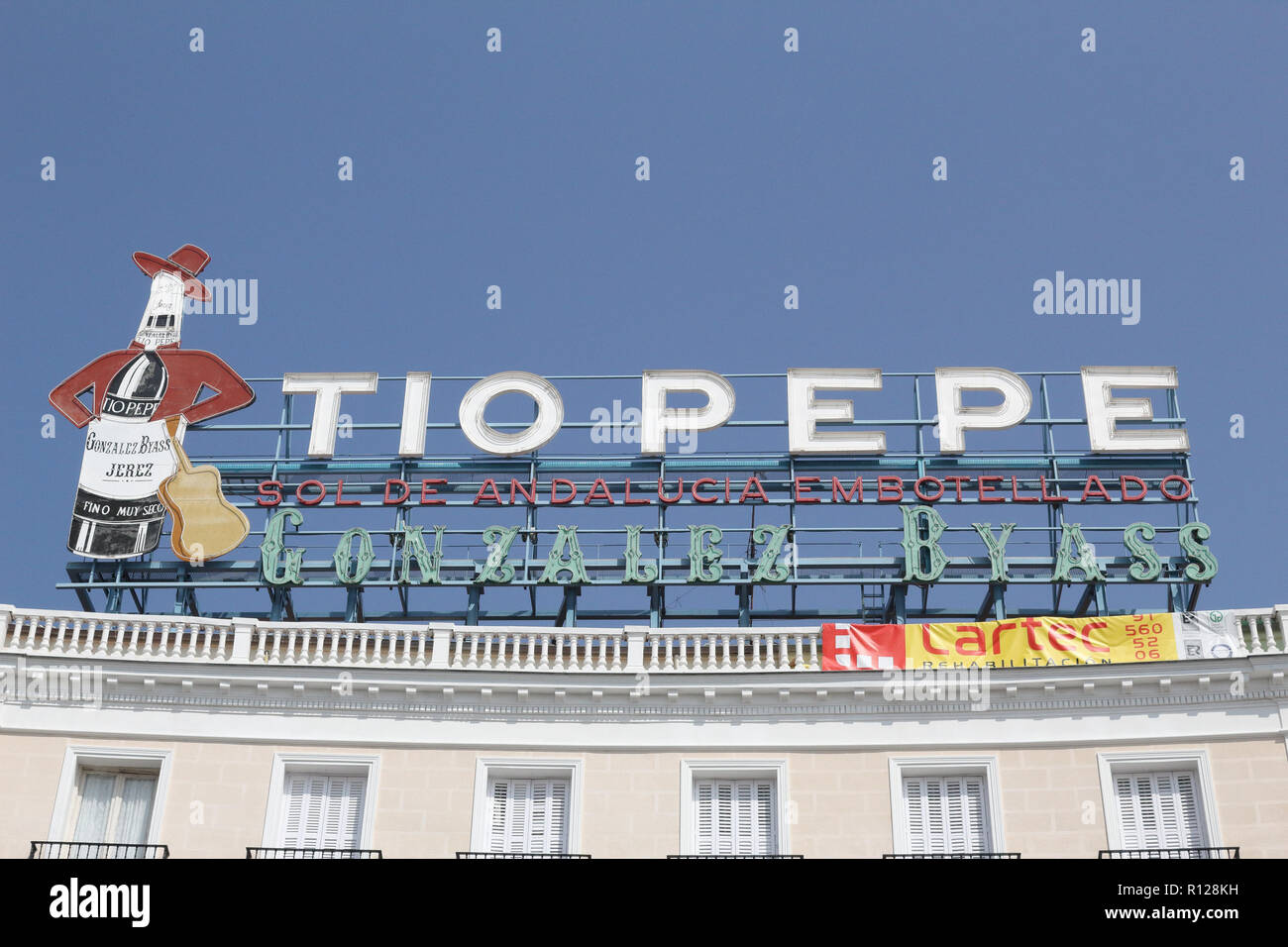 Tio pepe neon sherry sign hi-res stock photography and images - Alamy