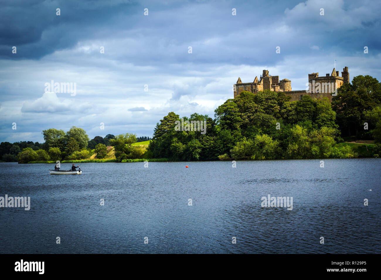 Linlithgow Loch and castle, Scotland, UK Stock Photo - Alamy