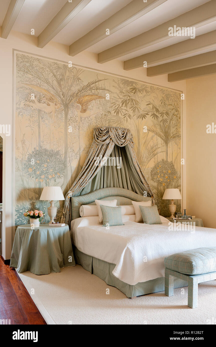 Canopy bed in Edwardian bedroom Stock Photo - Alamy