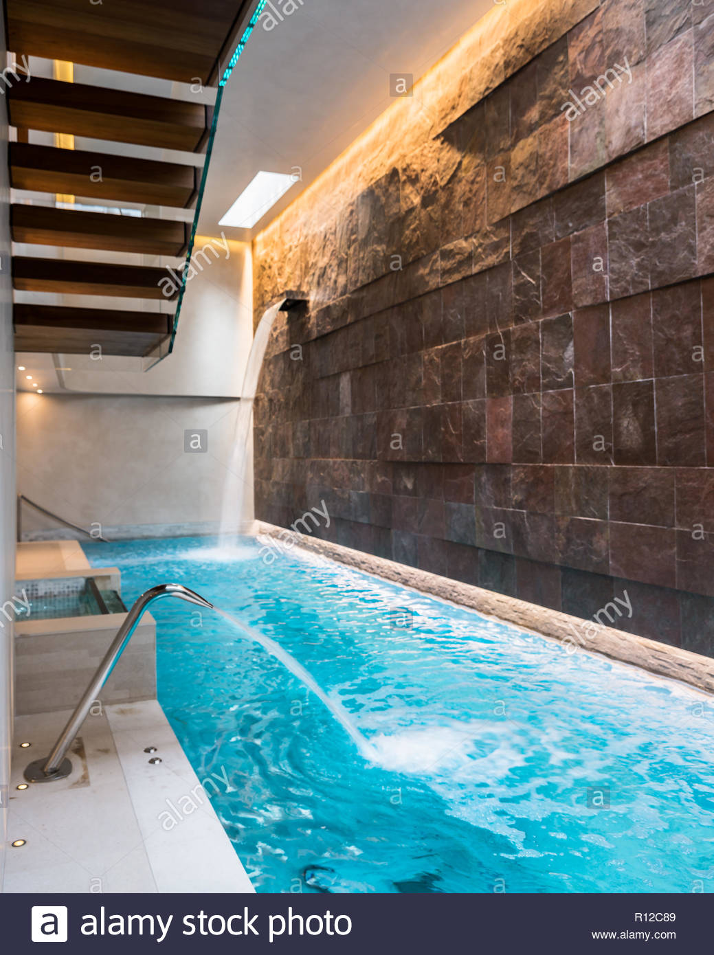 Indoor Swimming Pool Stock Photos & Indoor Swimming Pool Stock Images ...