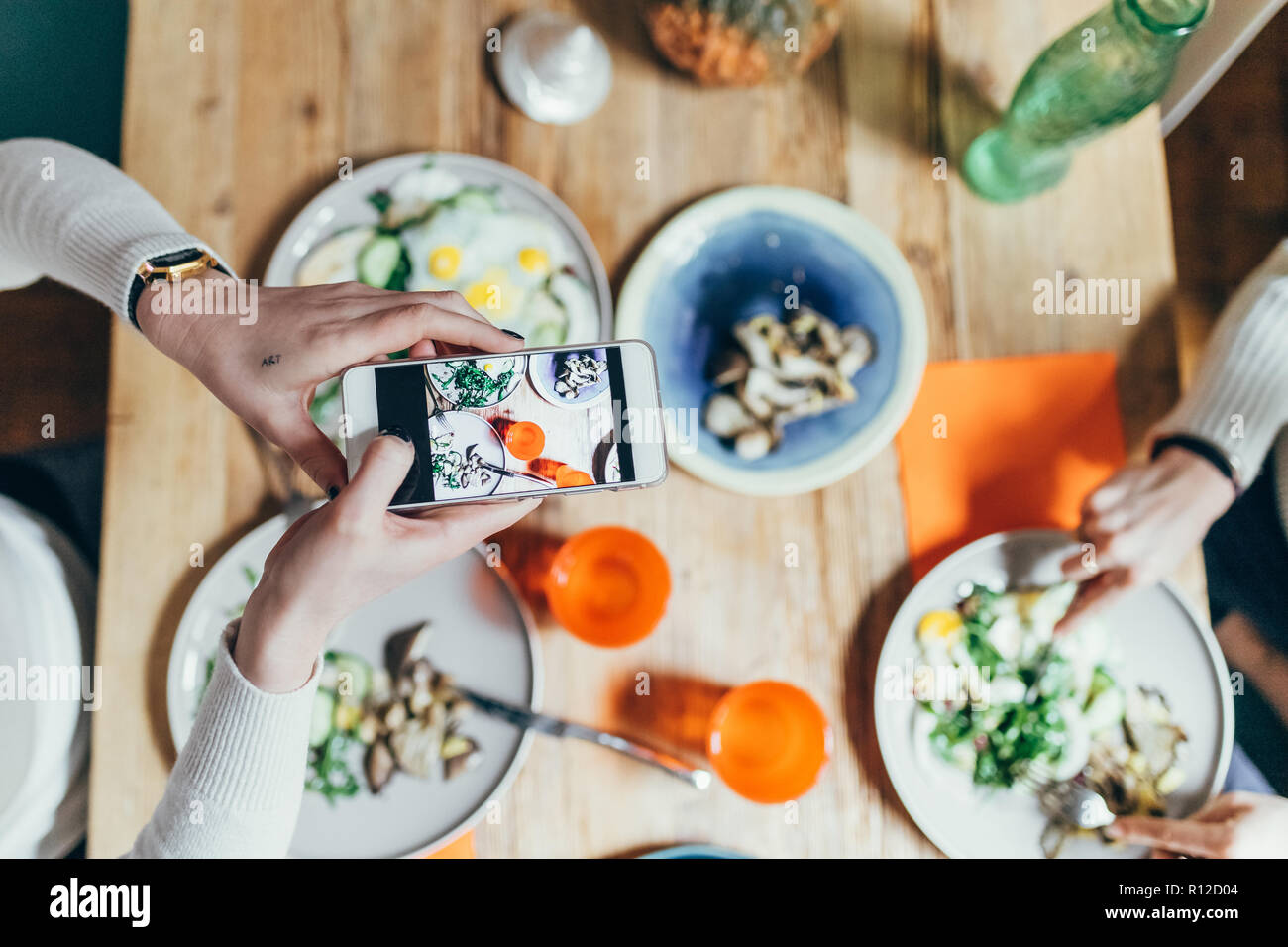 Lunch at home hi-res stock photography and images - Alamy