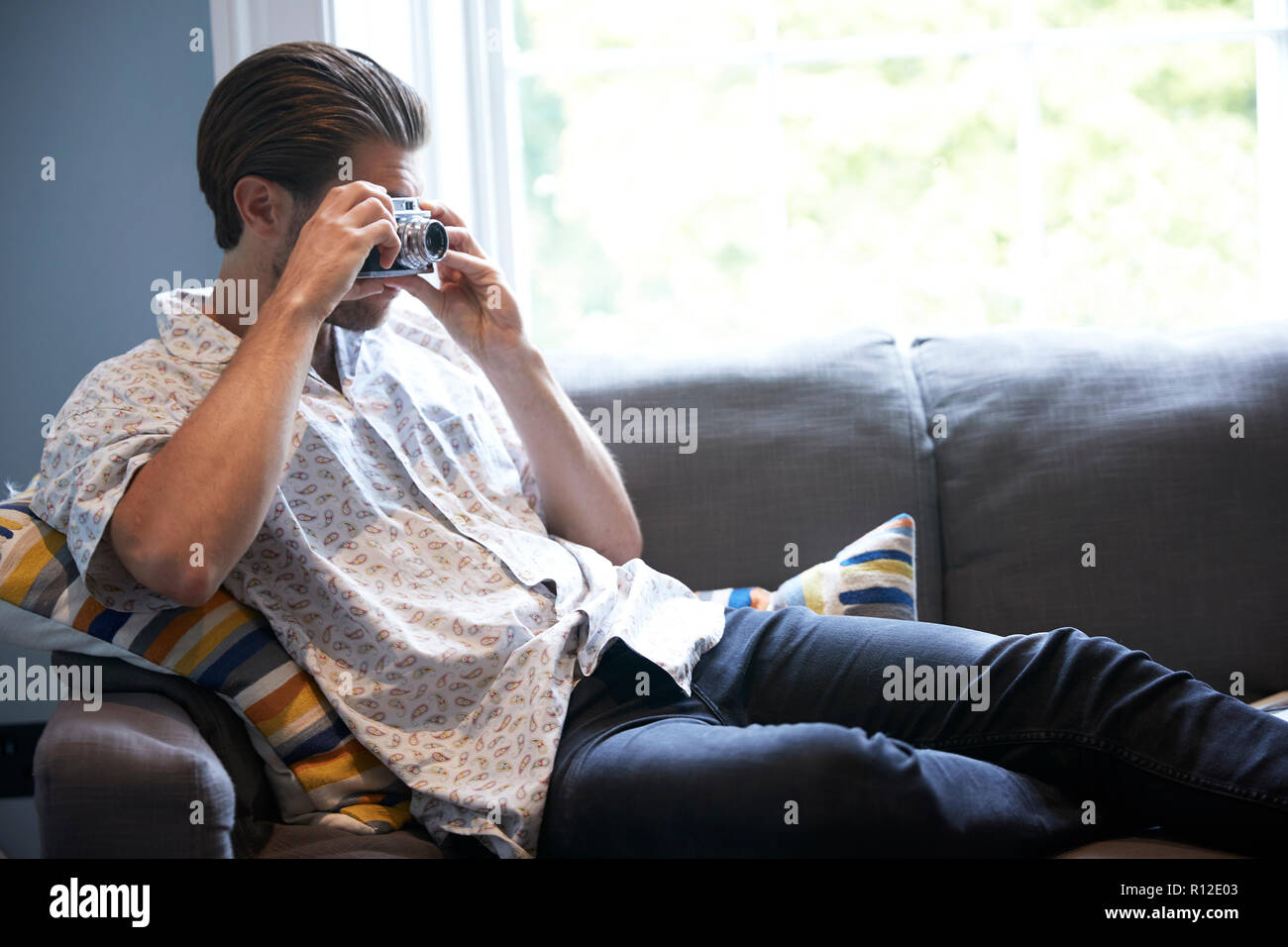 Leaning on knee hi-res stock photography and images - Alamy