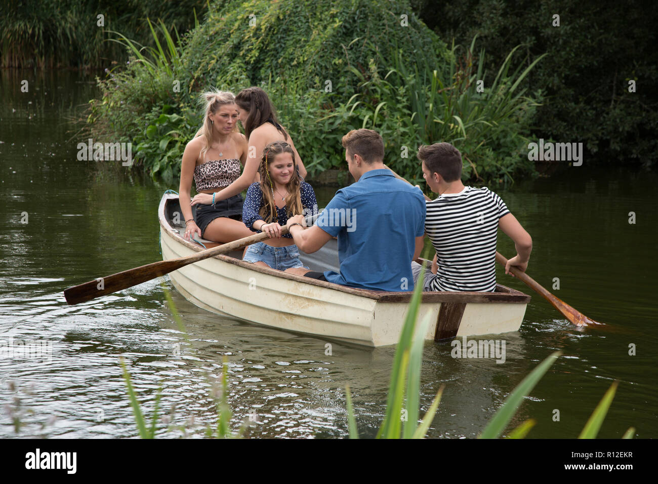 Five people in rowing boat hi-res stock photography and images - Alamy