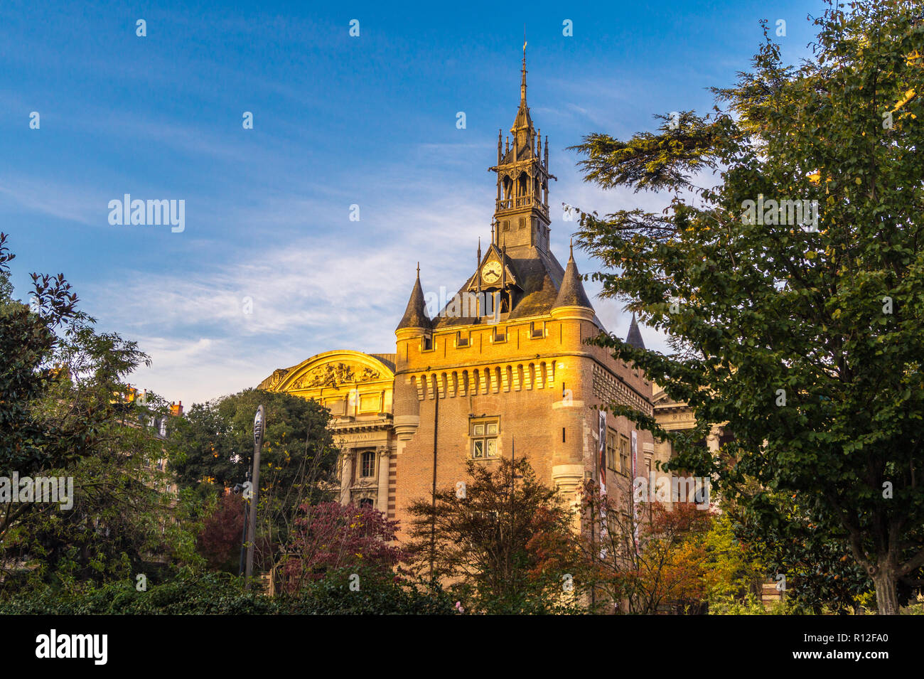Donjon and Capitole, Square Charles de Gaulle, Toulouse, Haute-Garonne ...