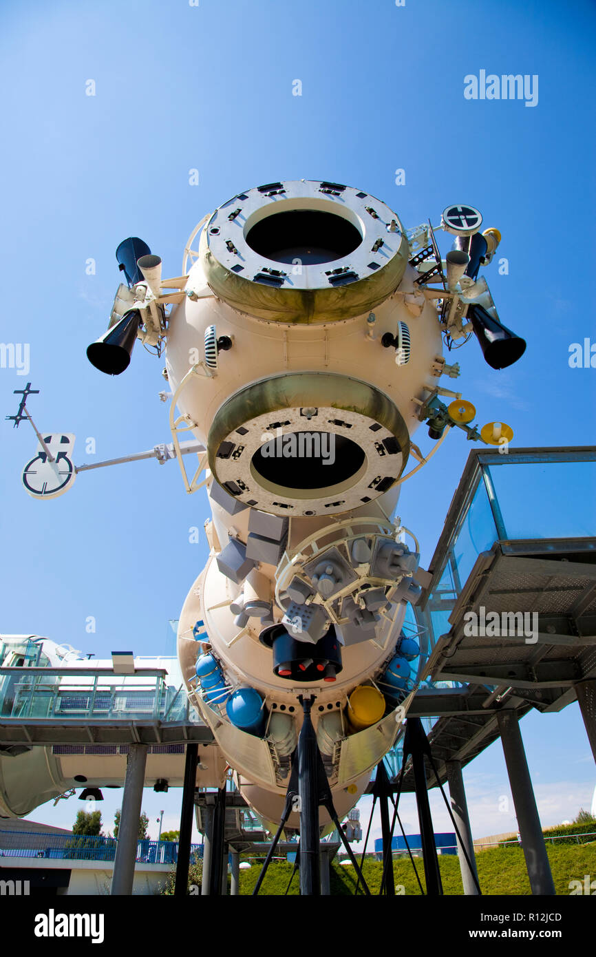 Model of the MIR Space Station Stock Photo - Alamy