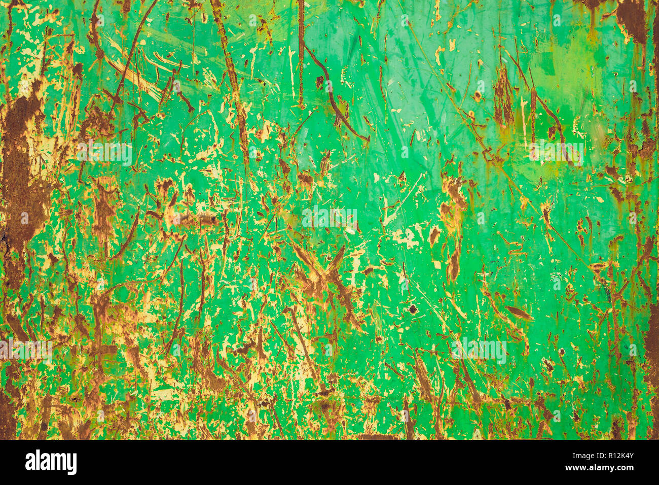 Dark green peeling paint hi-res stock photography and images - Alamy
