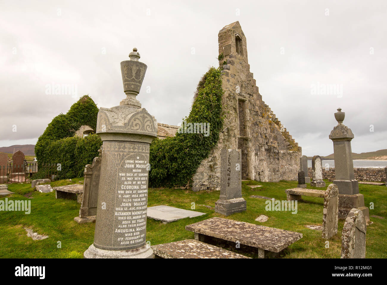 Balnakeil graveyard hi-res stock photography and images - Alamy