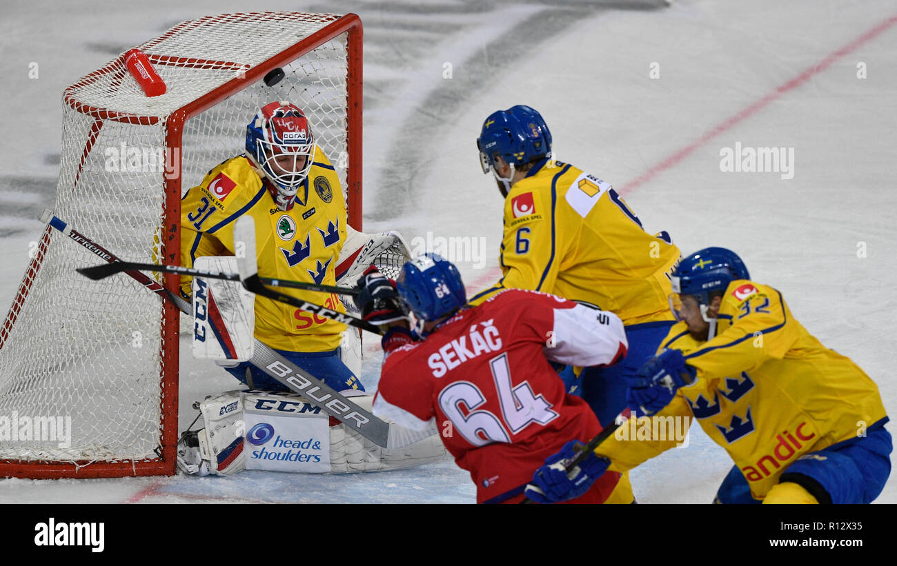 Prague, Czech Republic. 08th Nov, 2018. L-R Hockey players LARS ...