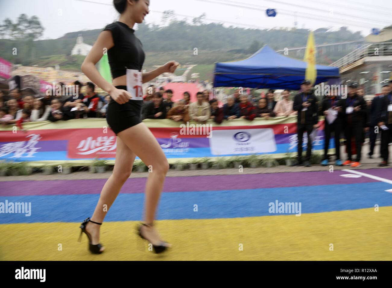 Chongqing, China. 8th Nov, 2018. Women attend the high heel running ...