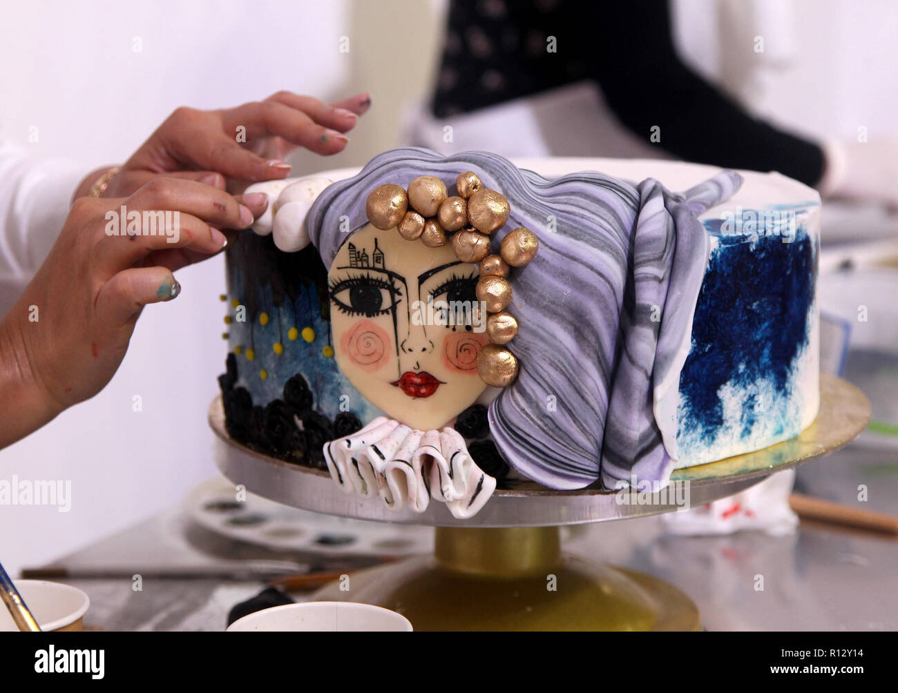 Beirut, Lebanon. 8th Nov, 2018. A Lebanese woman takes part in a cake ...