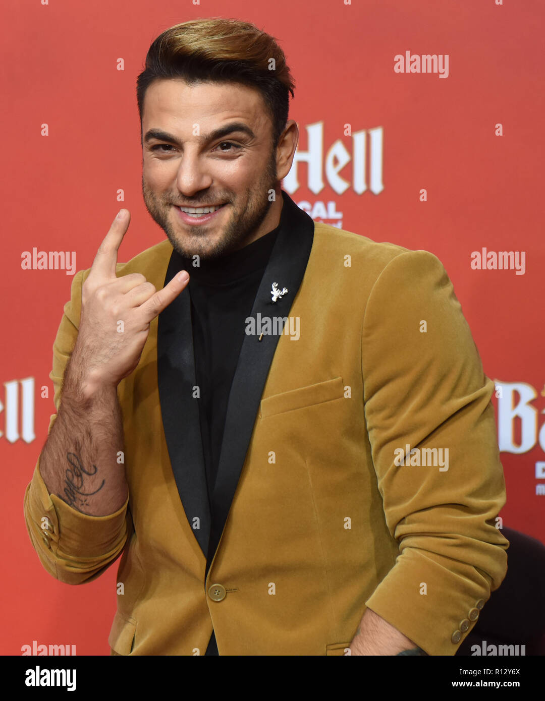 Oberhausen, Germany. 08th Nov, 2018. Cale Kalay comes to the Stage ...