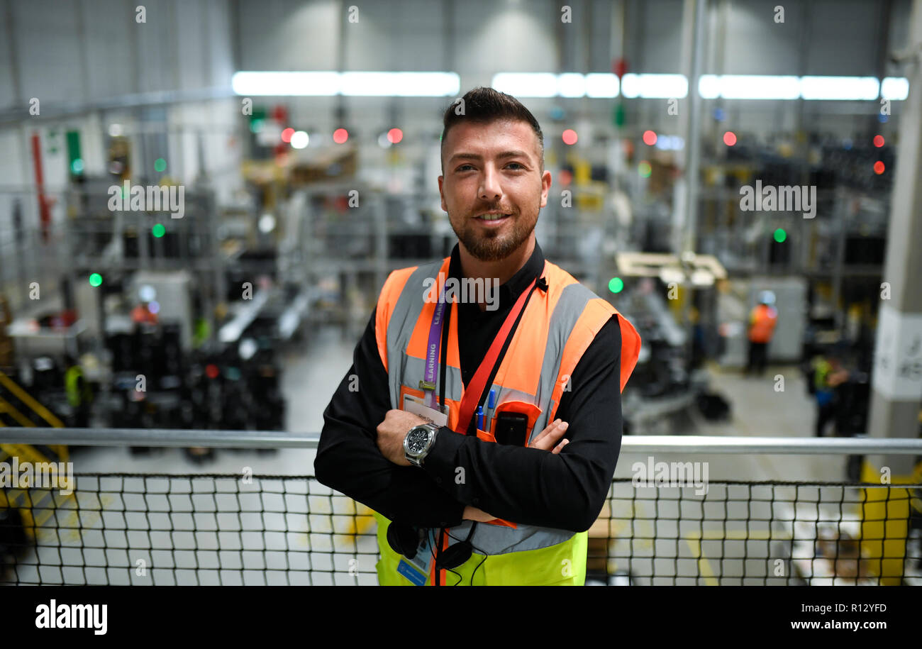 Amazon employee team hi-res stock photography and images - Alamy