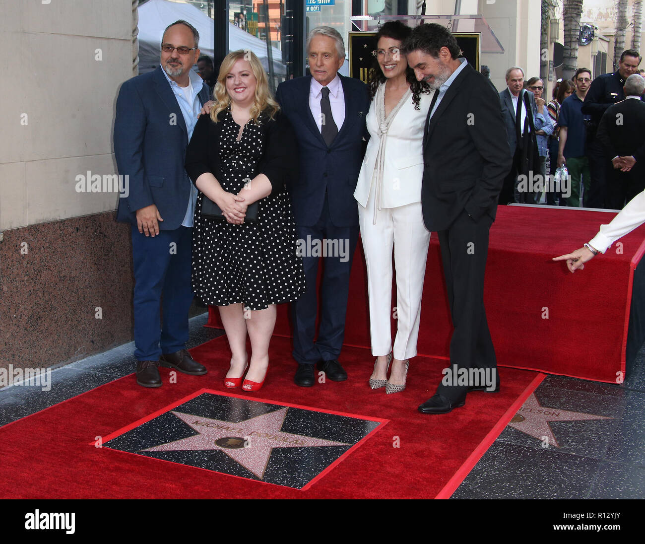 Al higgins sarah baker michael douglas lisa edelstein chuck lorre hi ...