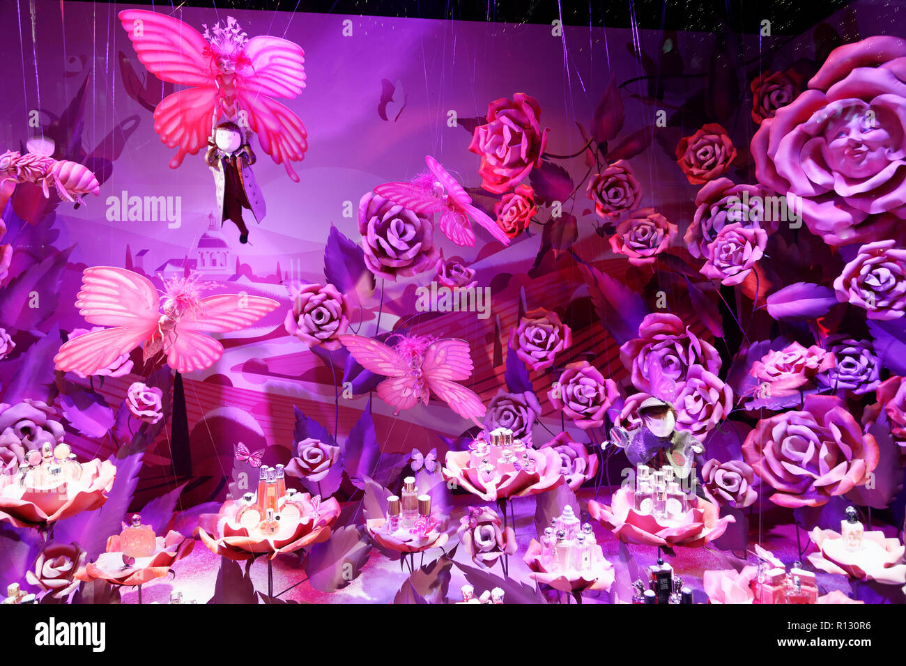 Paris, France. 8th Nov, 2018. Revelation of the Christmas window ...