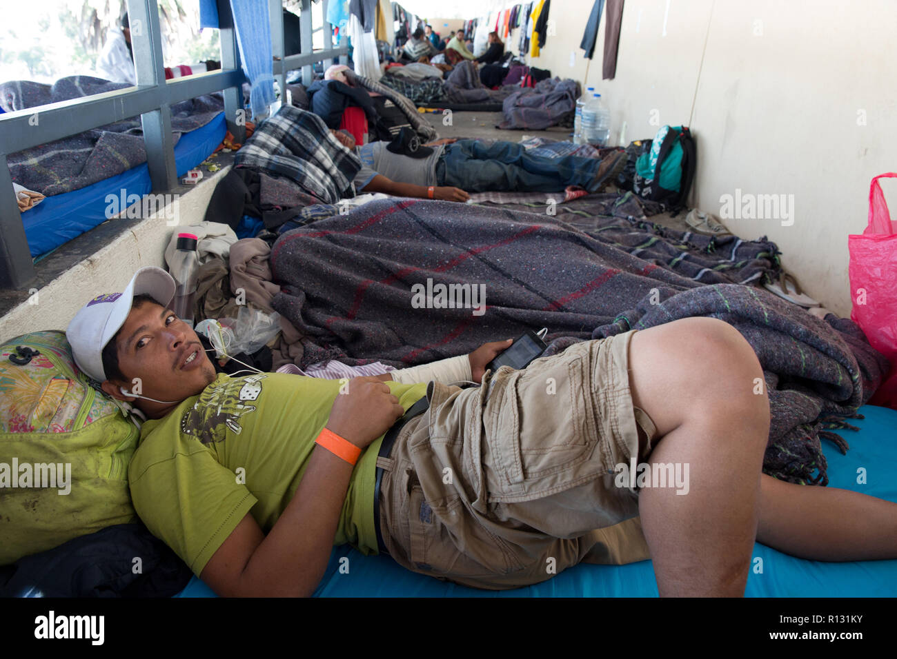 Child crossing road mexico hi-res stock photography and images - Alamy