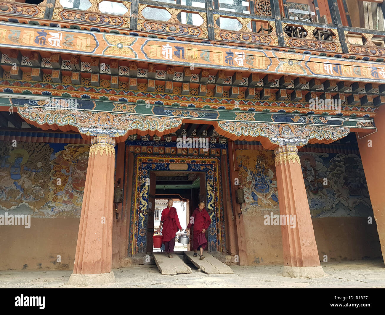 Gangteng, Bhutan. 19th Oct, 2018. Two young monks walking through the ...
