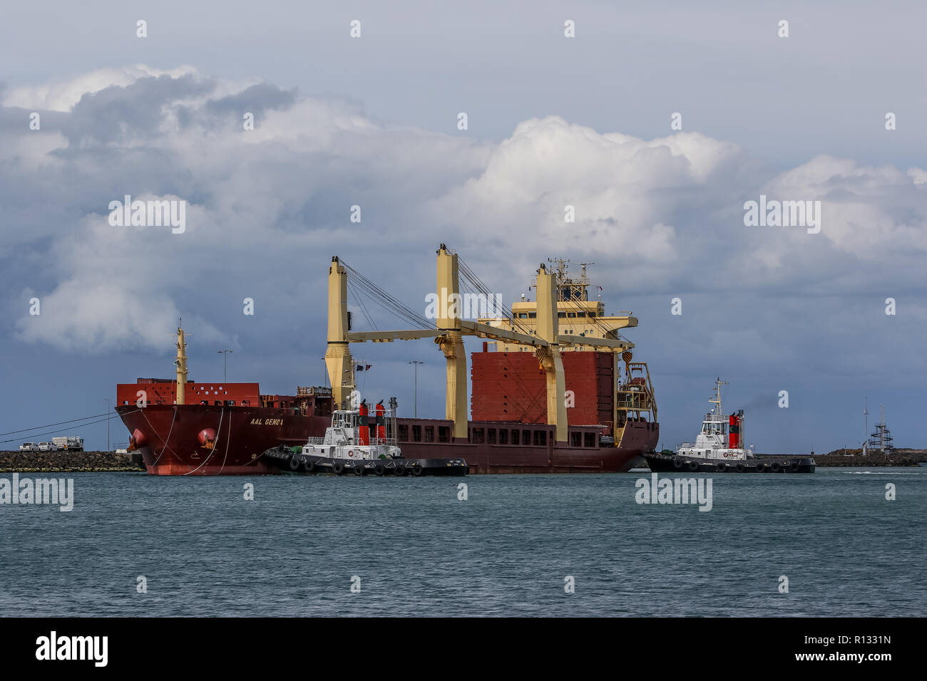 Lee breakwater hi-res stock photography and images - Alamy