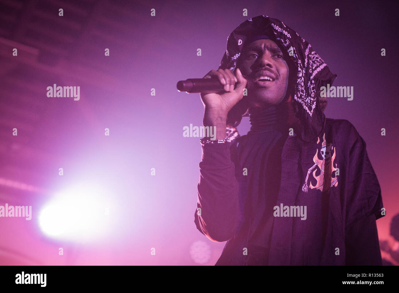 Blood Orange Singer High Resolution Stock Photography and Images - Alamy