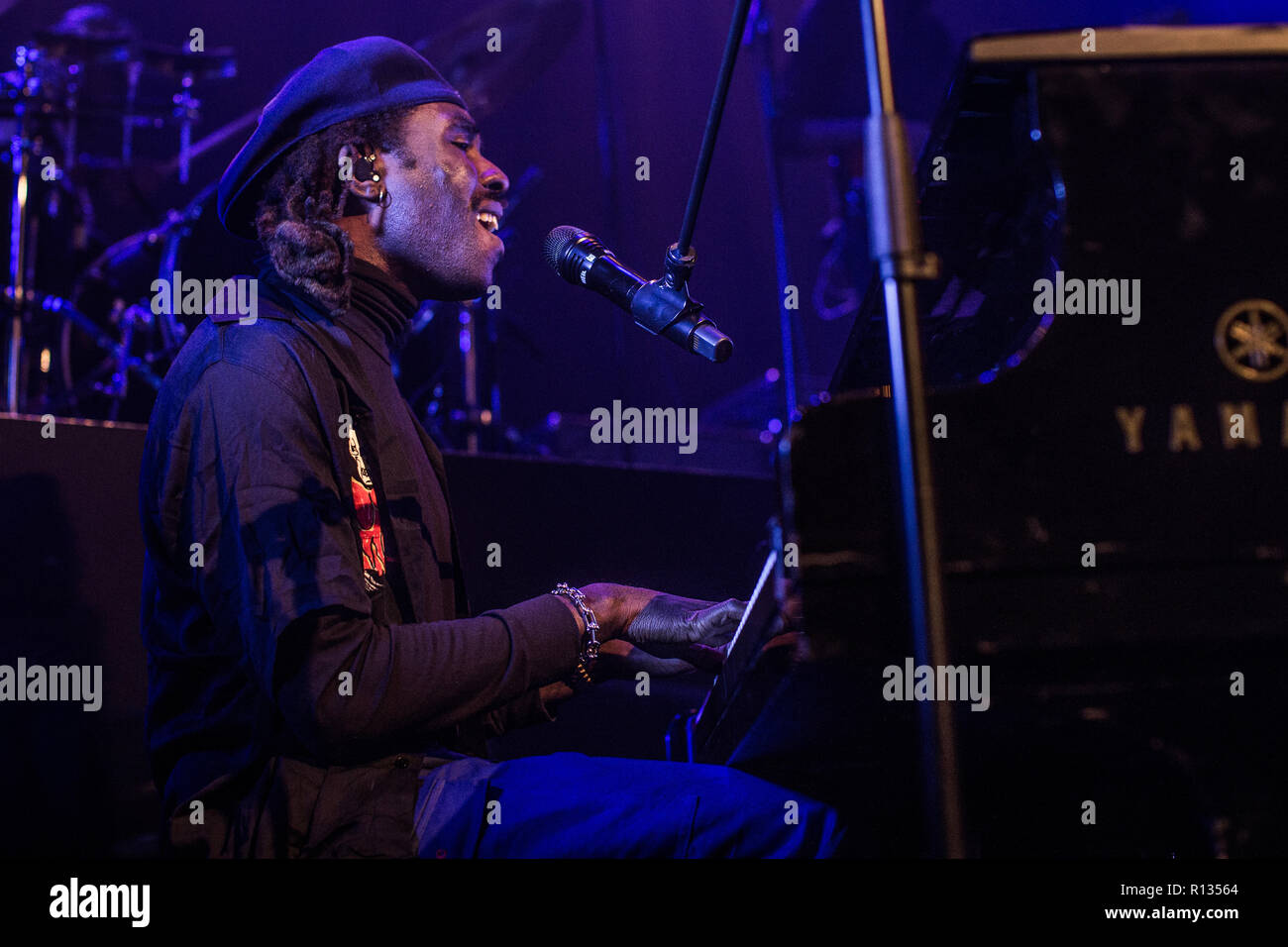 Blood Orange Singer High Resolution Stock Photography and Images - Alamy