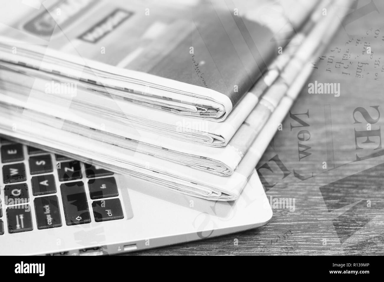 Scattered papers hi-res stock photography and images - Alamy
