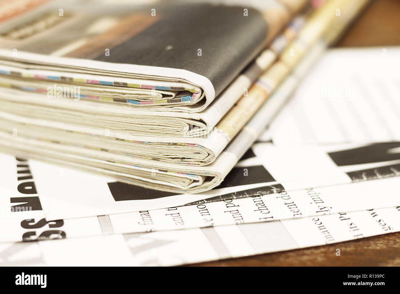 Newspapers on table hi-res stock photography and images - Alamy