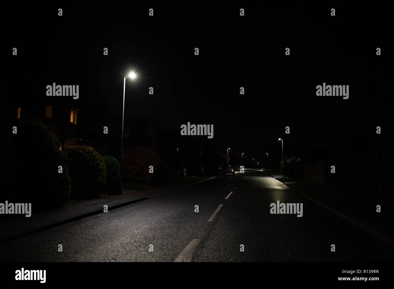 Night empty street hi-res stock photography and images - Alamy