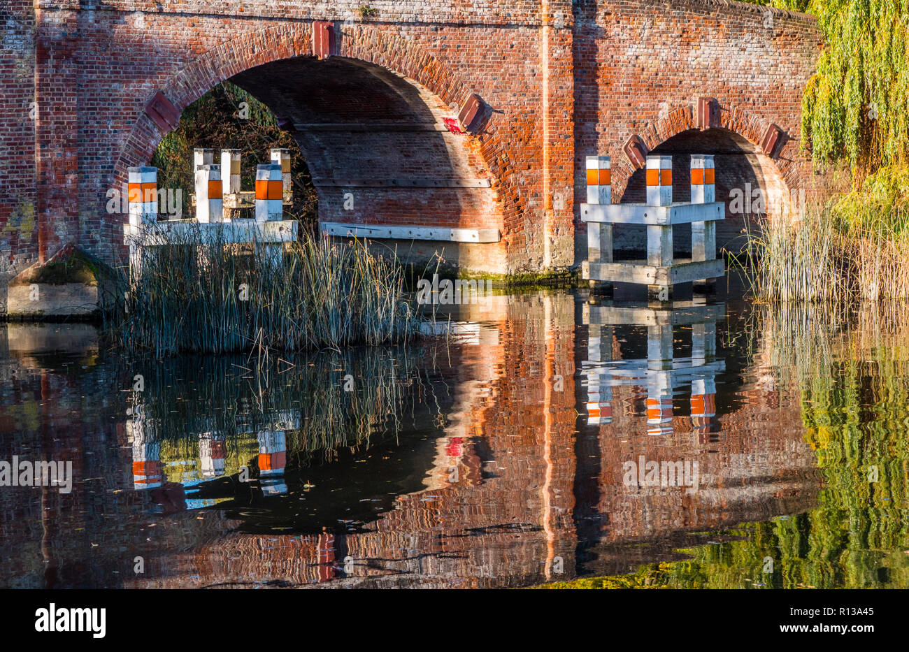 Sonning bridge reading hi-res stock photography and images - Alamy