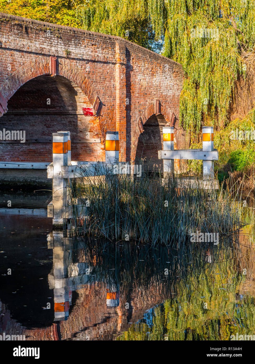 Sonning bridge reading hi-res stock photography and images - Alamy