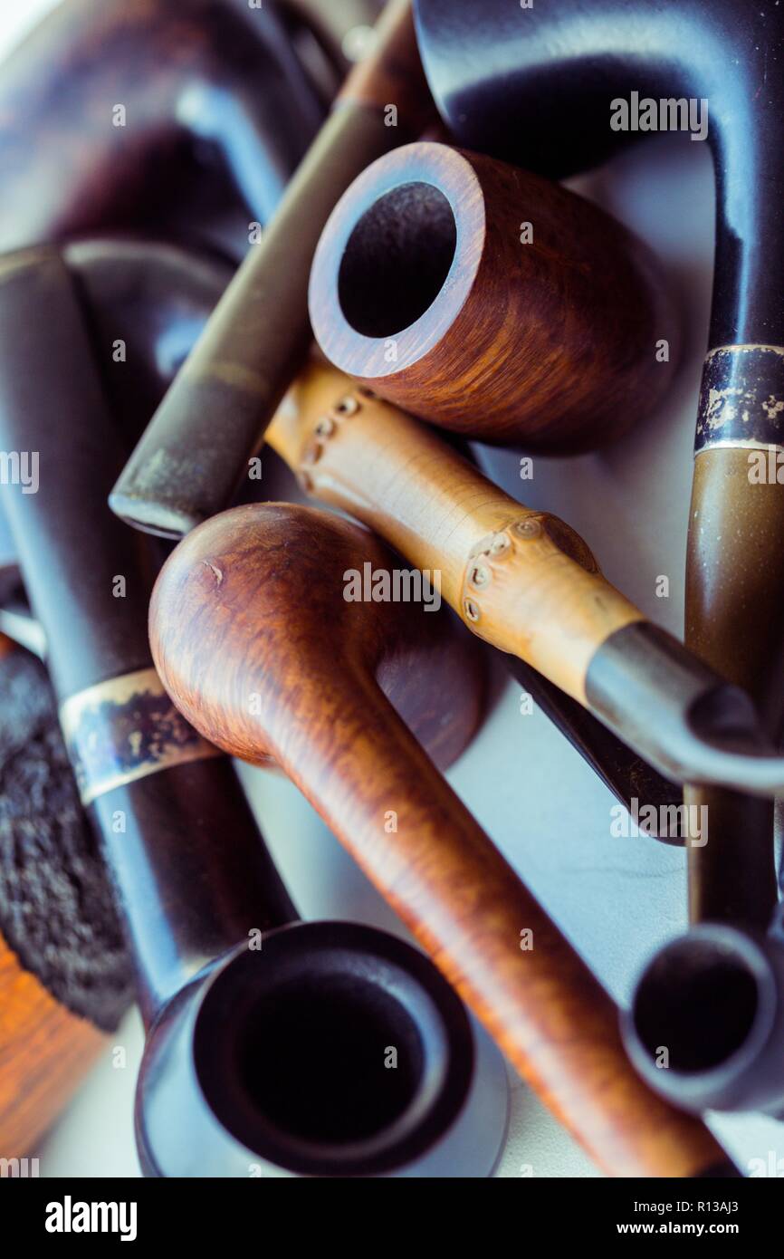 Collection of tobacco pipes hi-res stock photography and images - Alamy