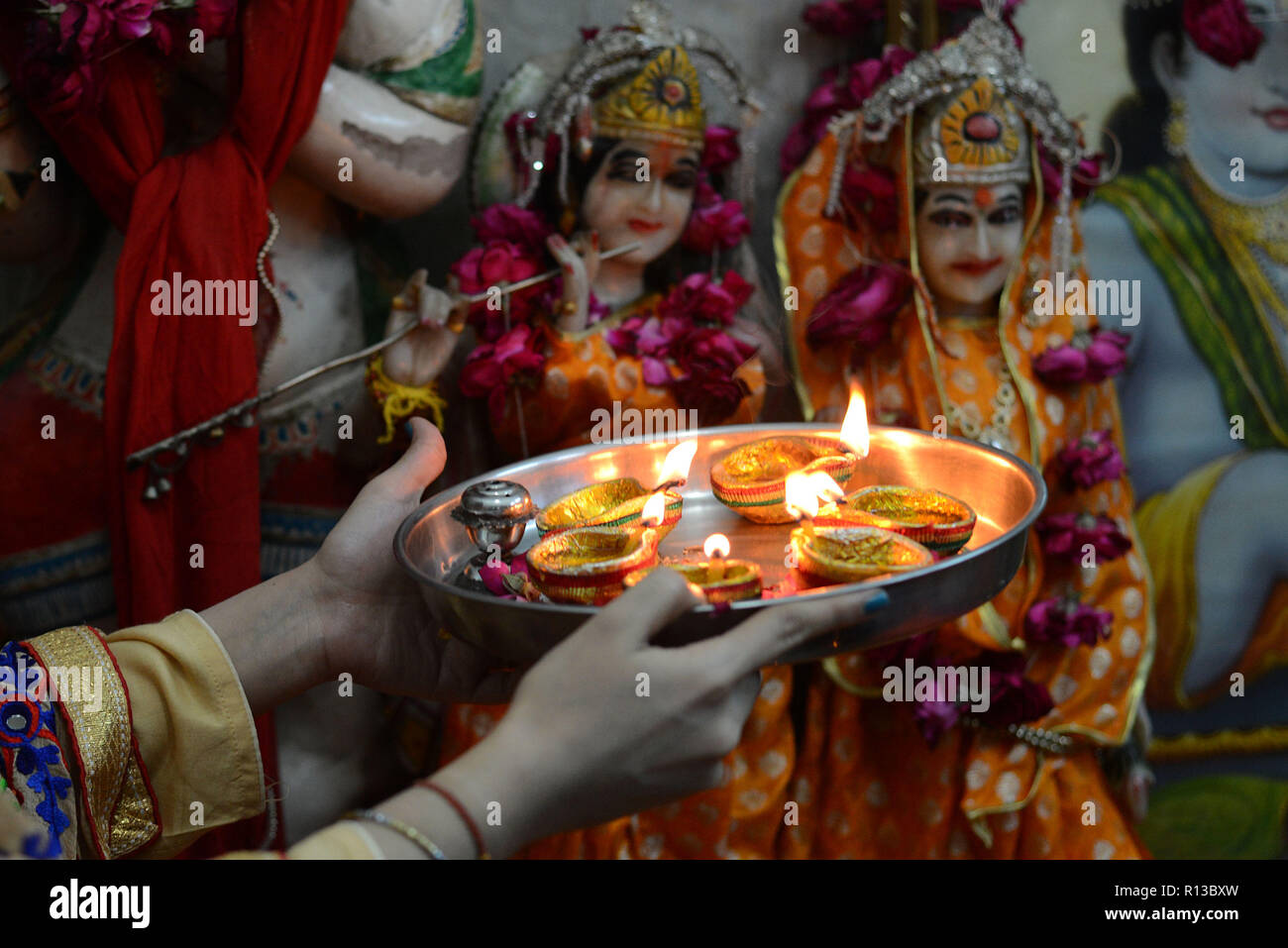 Lahore, Pakistan. 07th Nov, 2018. Pakistani Hindu community performing ...