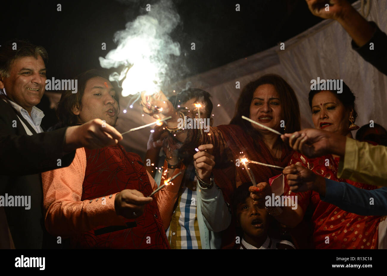 Lahore, Pakistan. 07th Nov, 2018. Pakistani Hindu community performing ...
