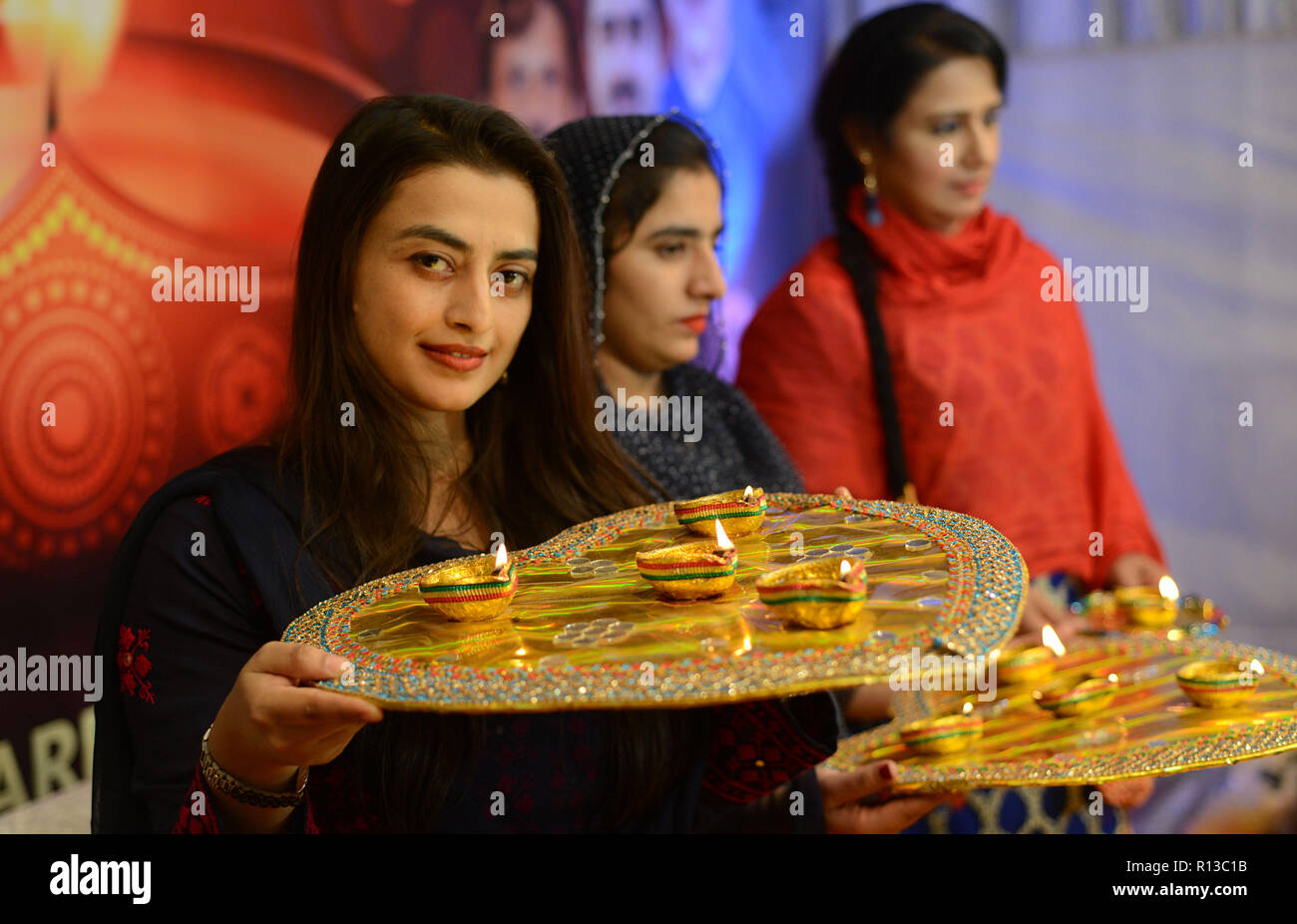Lahore, Pakistan. 07th Nov, 2018. Pakistani Hindu community performing ...