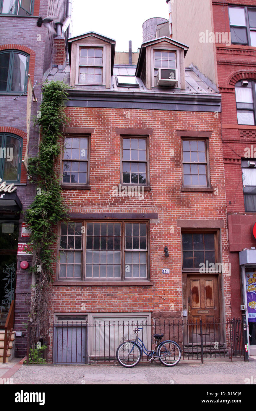 Federal style house hi-res stock photography and images - Alamy