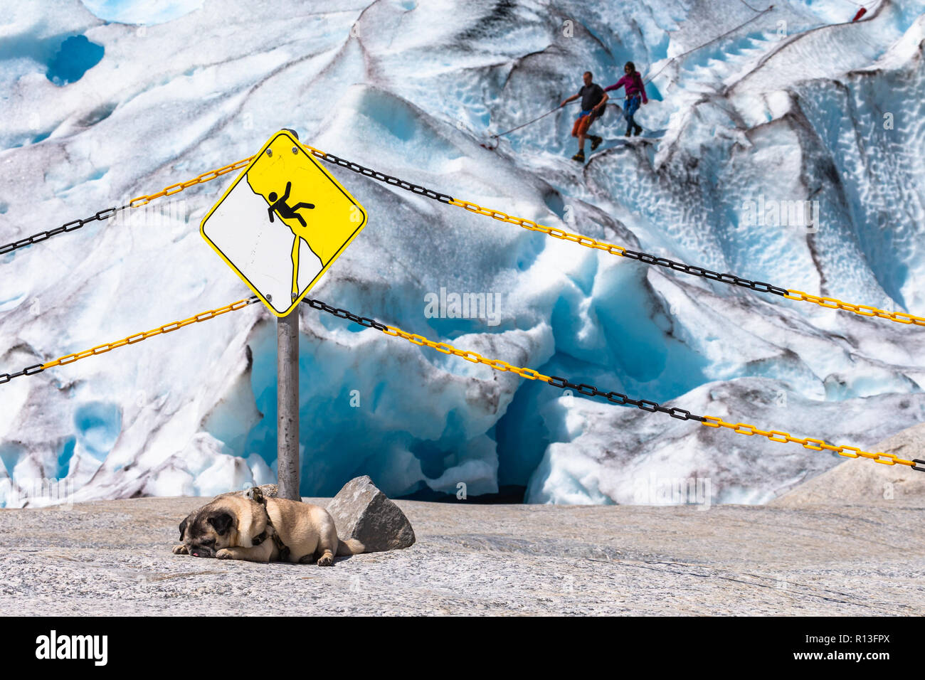 Danger falling ice sign hi-res stock photography and images - Alamy