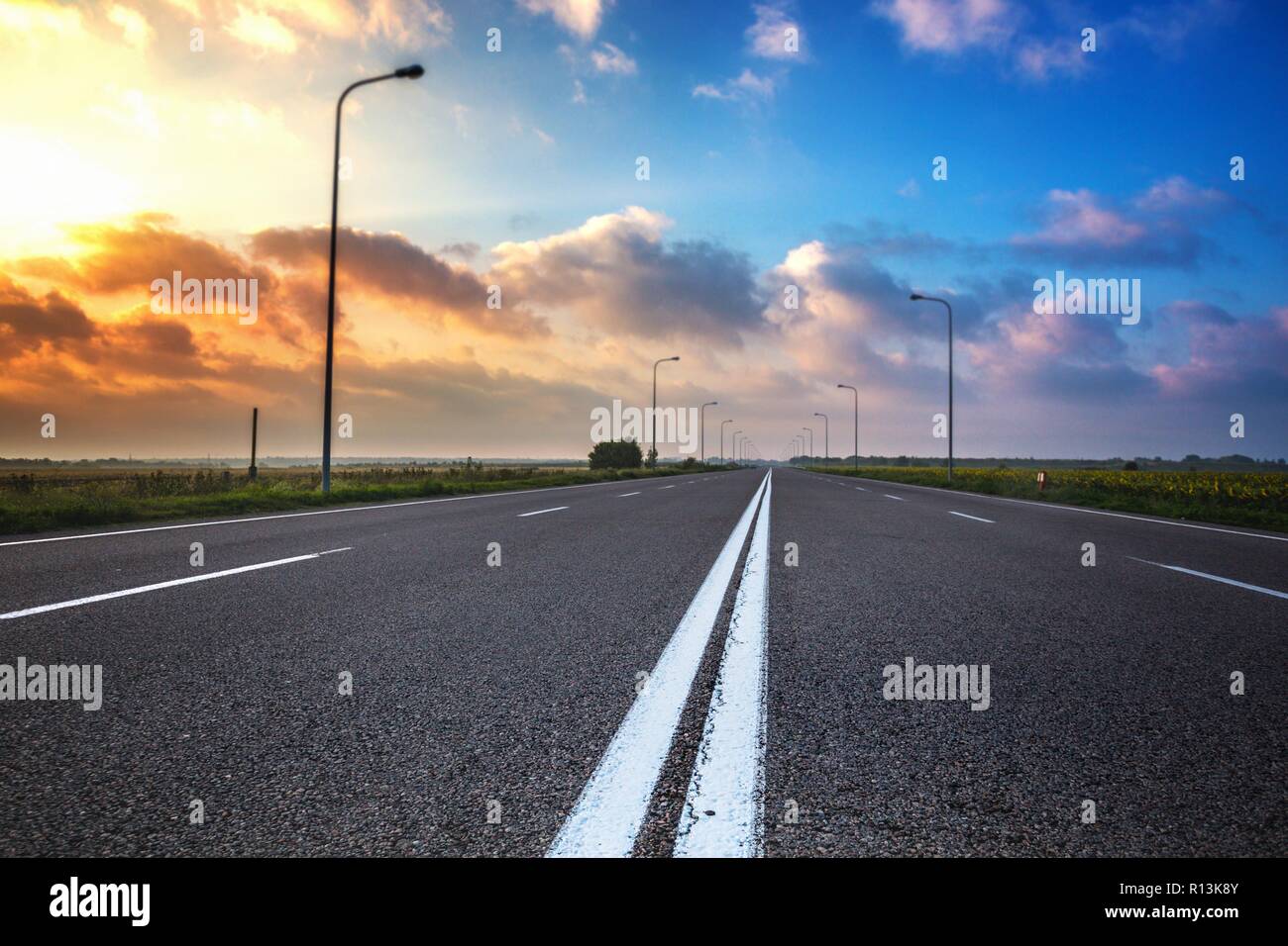 Empty flat road hi-res stock photography and images - Alamy