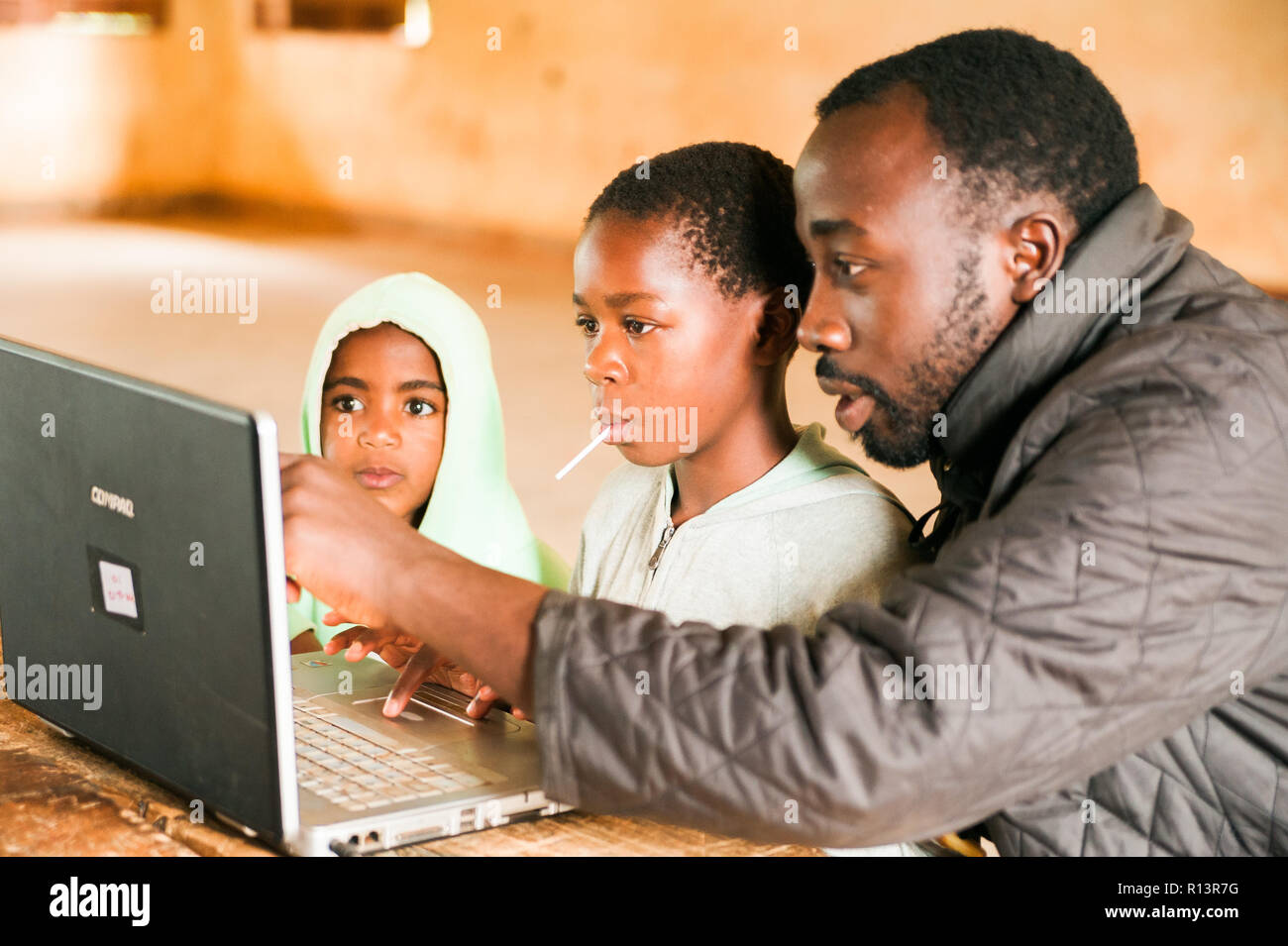 Africa school computer hi-res stock photography and images - Alamy