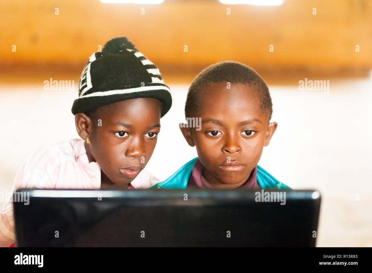 Africa school children computer hi-res stock photography and images - Alamy