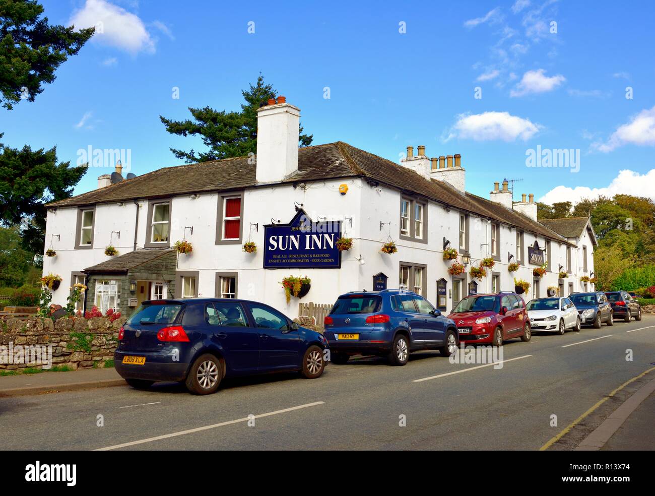 The sun inn pub hi-res stock photography and images - Alamy