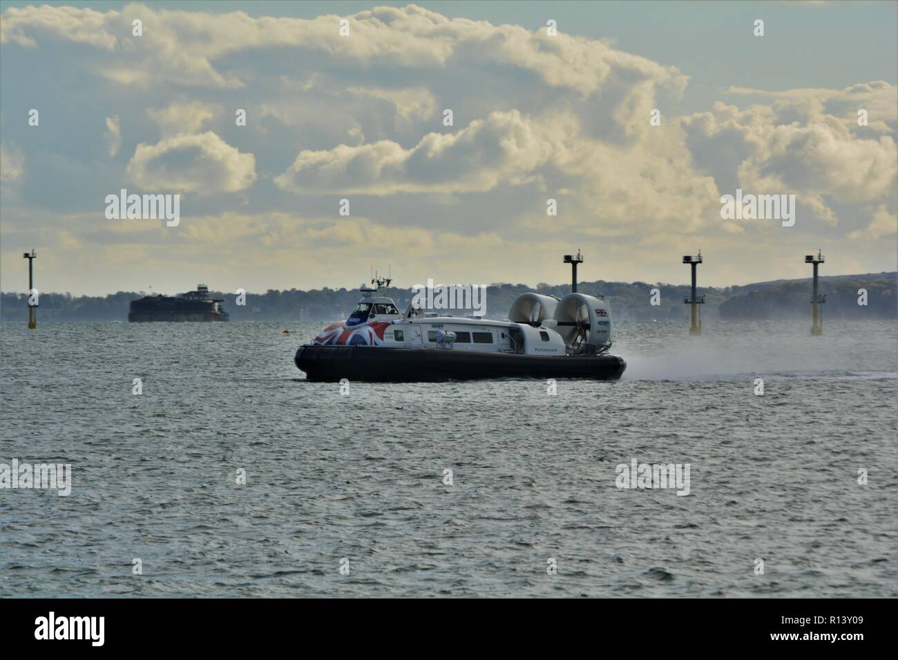 Portsmouth to isle of wight hovercraft crossing the solent Stock Photo ...