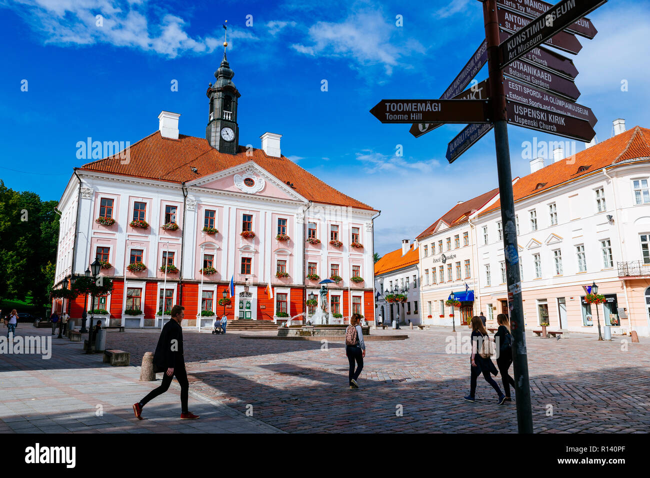 Tartu statue hi-res stock photography and images - Alamy