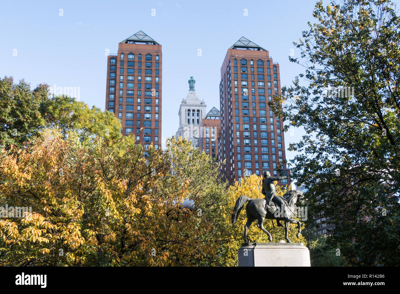 George Washington Statue, Con Edison Building and Zeckendorf Towers at ...