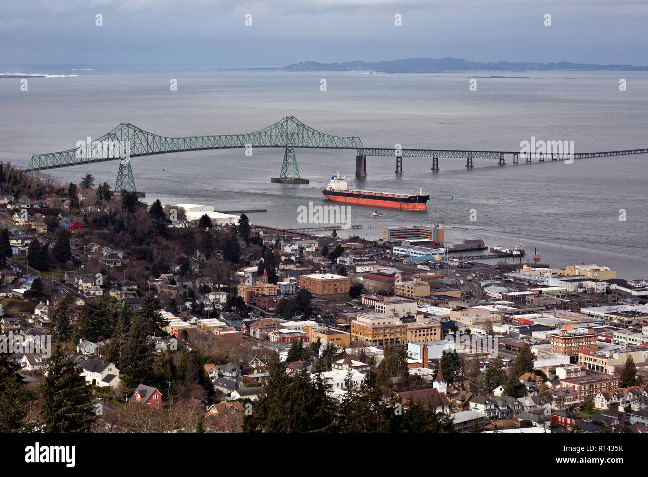 OR02361-00...OREGON - Cargo ship passing under the Astoria Bridge at ...