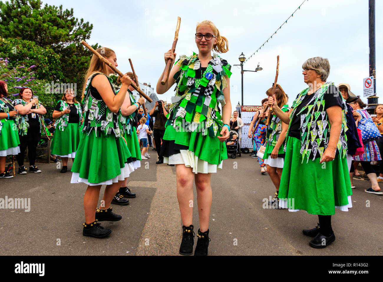 Women morris dancing hi-res stock photography and images - Alamy