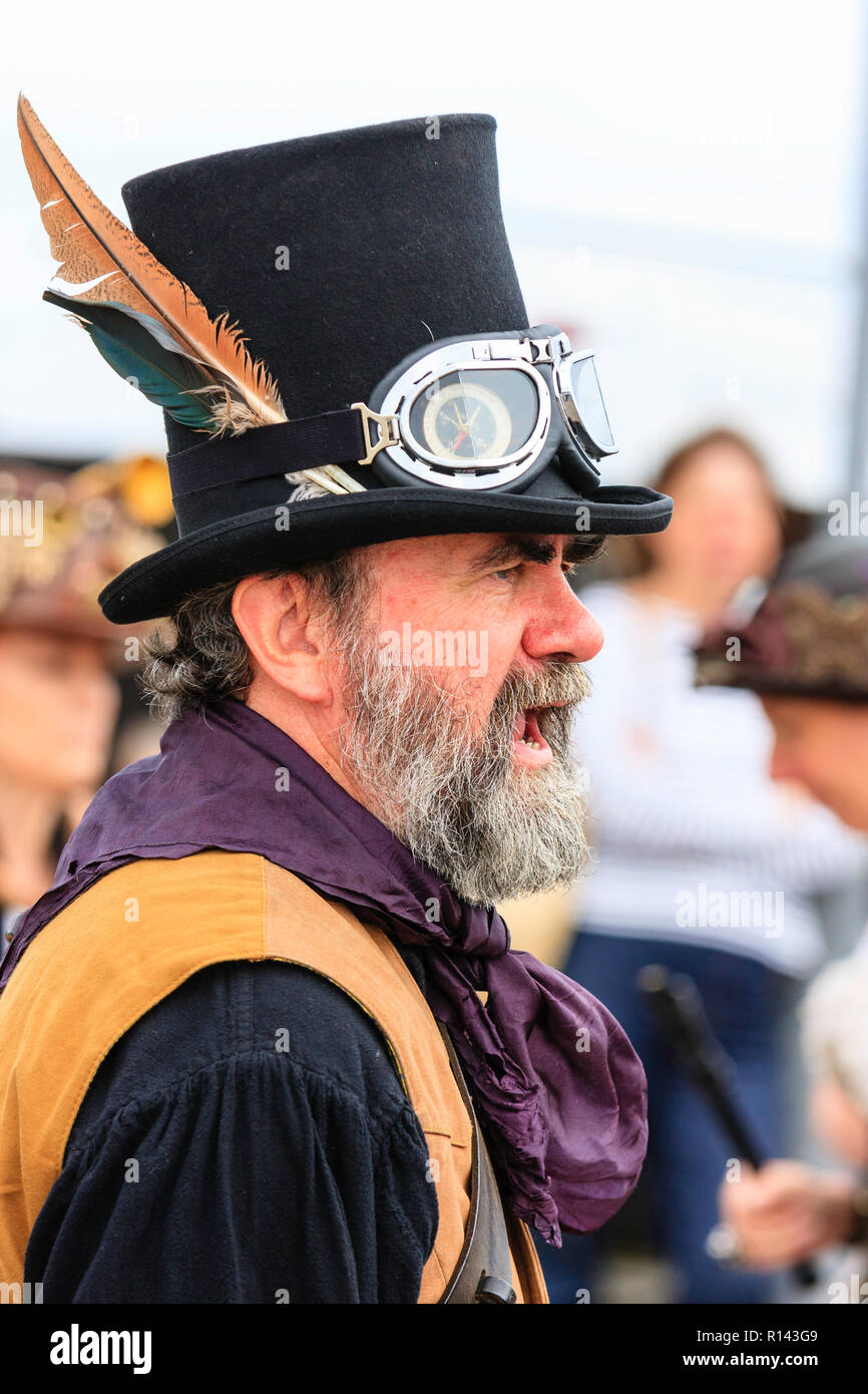 Wears tall hat hi-res stock photography and images - Alamy